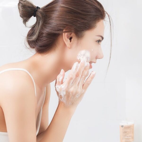 Best Vegan Face Wash For 2024 – Top 10 Picks | Fashion Goalz