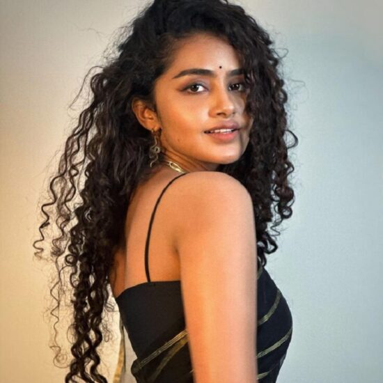 10 Latest Curly Hairstyles to Complement Your Outfit